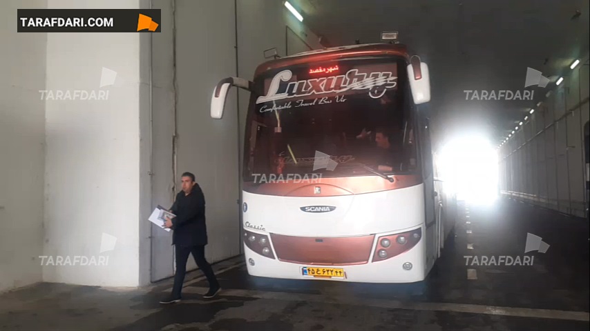 ورود کاروان تیم هوادار به ورزشگاه آزادی برای رویارویی با پرسپولیس ...